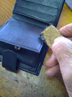 cordonnerie maroquinerie bagagerie sellerie: Comment enlever la Colle.