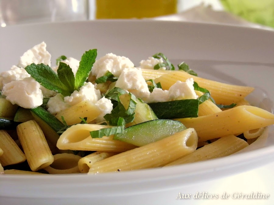 Aux délices de Géraldine: Salade de pâtes à la courgette, ricotta et menthe