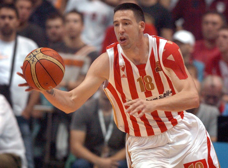 ДРЕСОВИ ЦРВЕНЕ ЗВЕЗДЕ: 2012/13 Вук Радивојевић