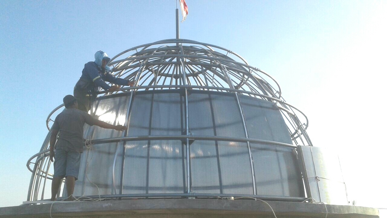 Tahap pemasangan Atap Kubah Masjid di lapangan dengan standart expose ...