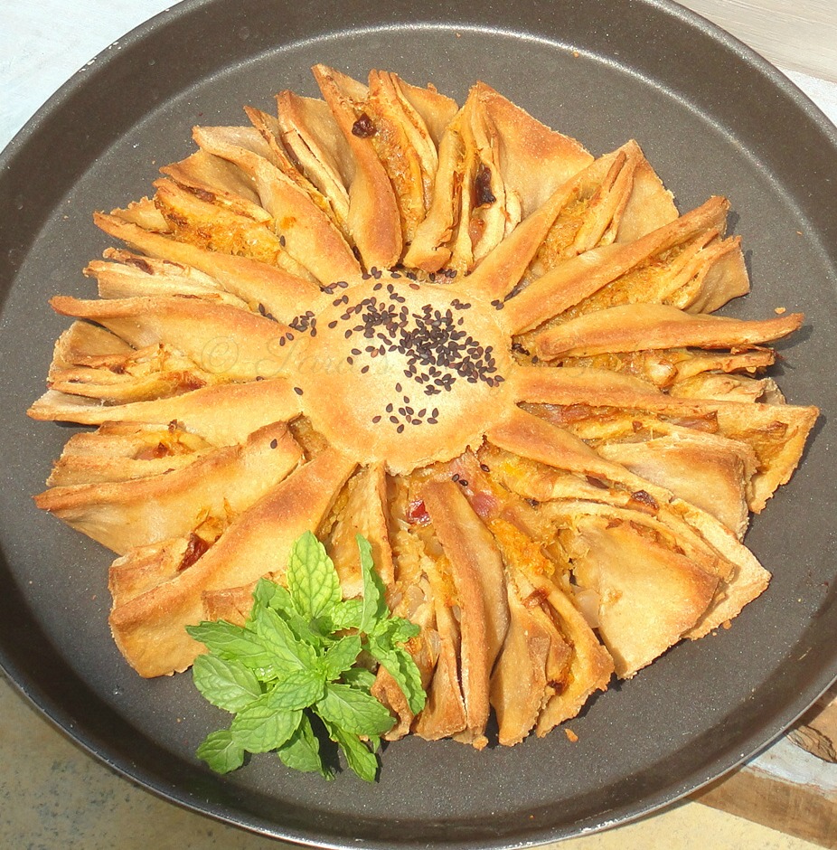 SARA'S TASTY BUDS: Flower Bread with Spicy Onion Filing #BreadBakers