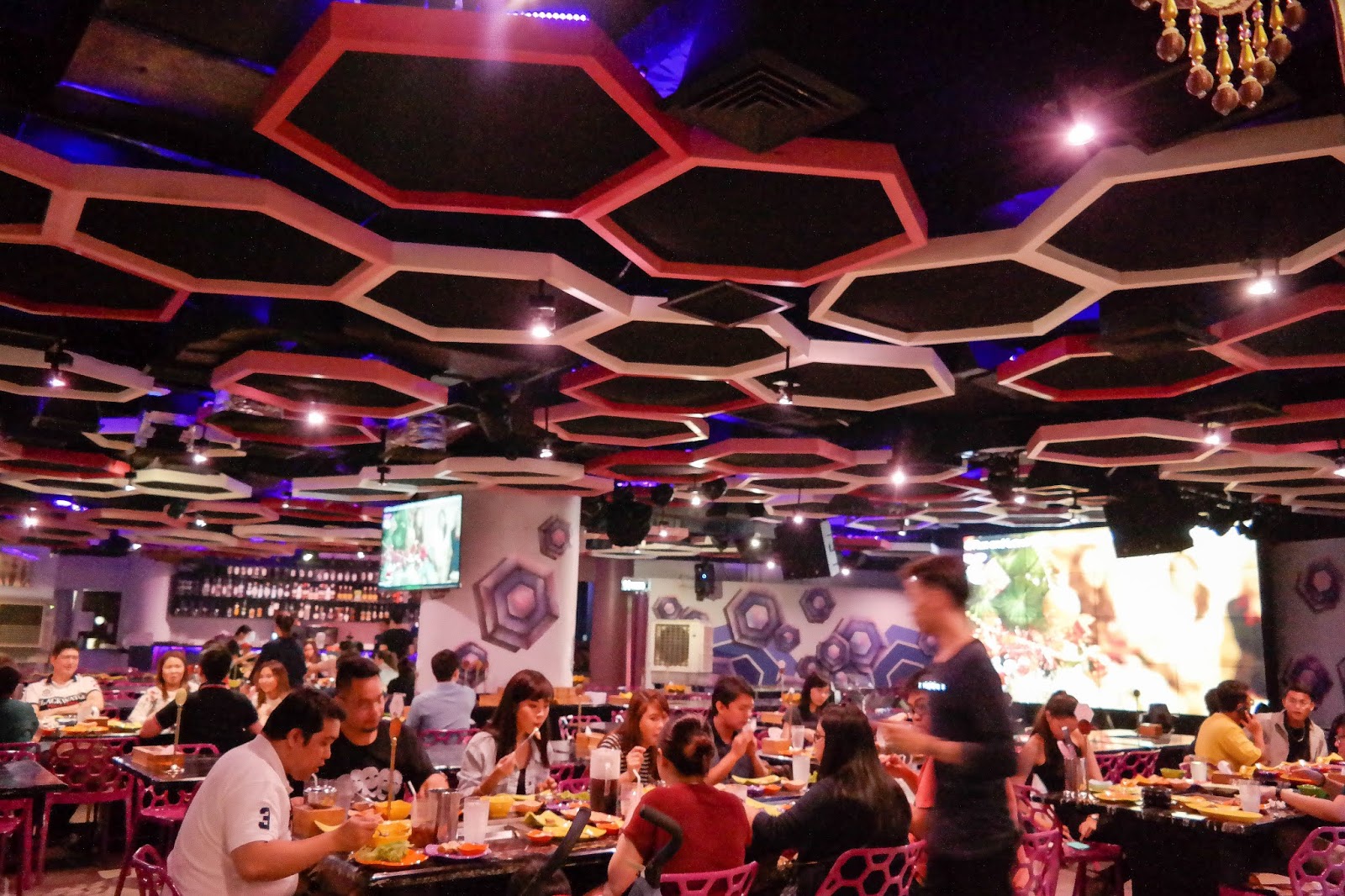 Sand Under My Feet: K-Pub BBQ Restaurant: KPop Meets Buffet