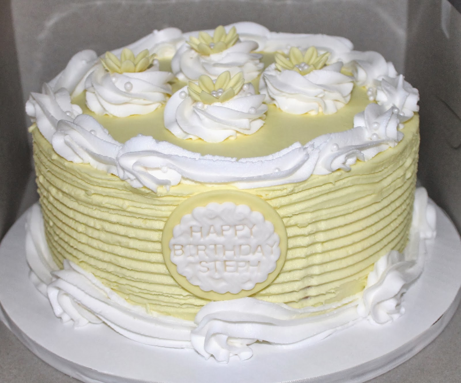 Creative Cakes by Lynn: Yellow flower cake