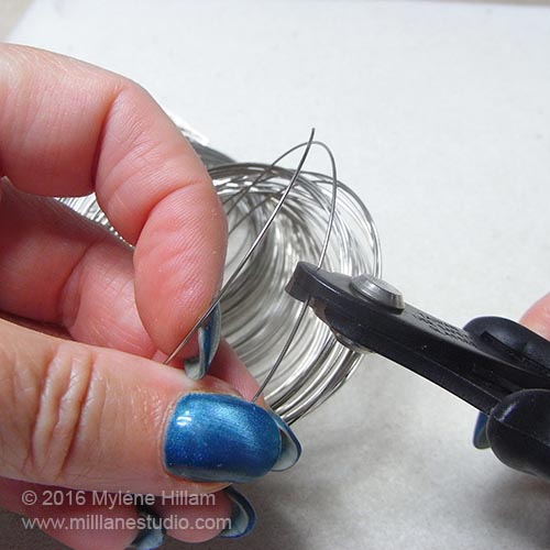 Jewellery-Making Basics - How to Turn a PERFECT Loop on Memory Wire ...