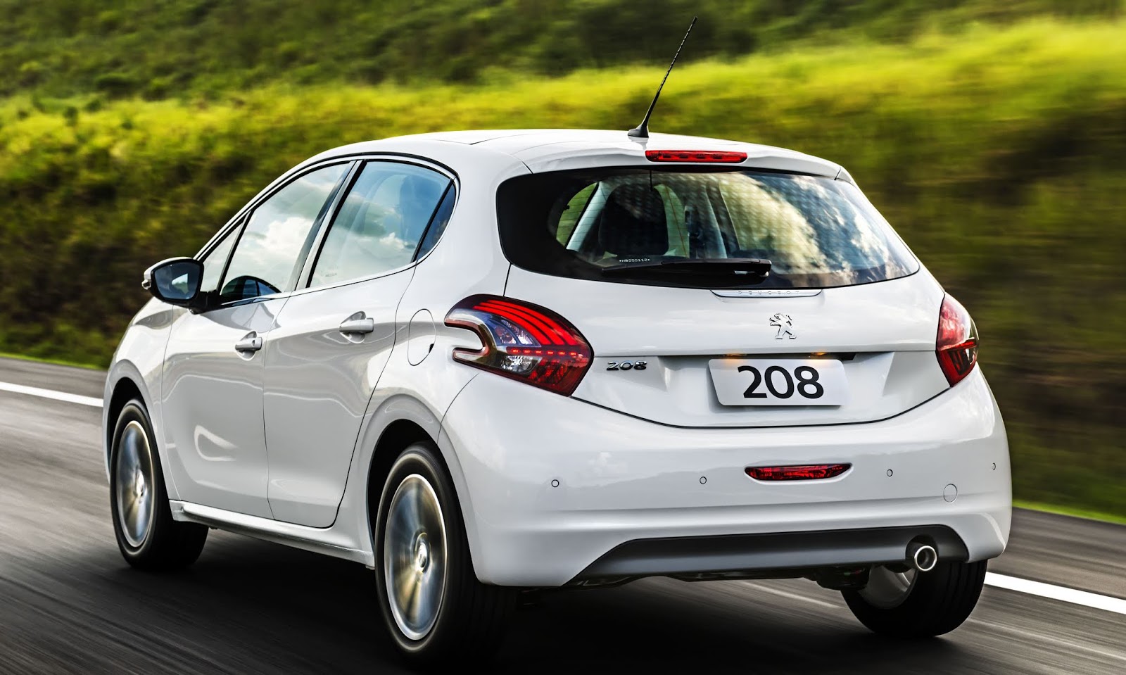 Lanzamiento: Peugeot 208 1.6 VTi 115 Féline BVM5 : Autoblog Uruguay ...