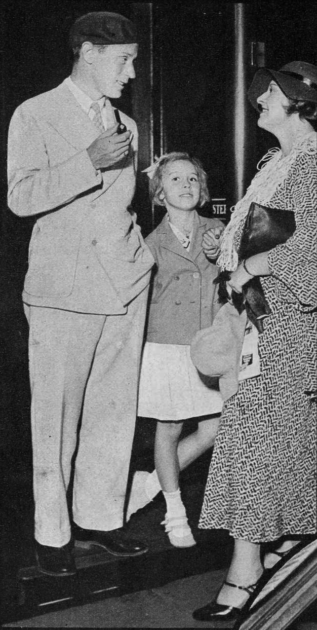 Leslie Howard: With Family - Photos