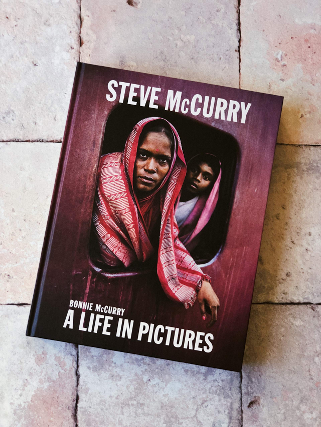 WHBC-GR: Steve McCurry | Η ζωή και ο πόλεμος με τον φακό ενός θρύλου