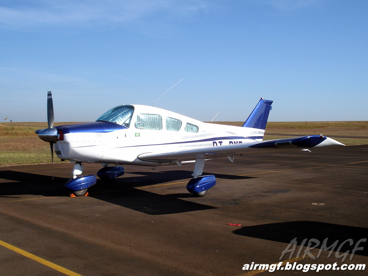 AIRMGF: PT-BXE : BEECH 23 MUSKETEER UMA ULTRA RARA AERONAVE NO SBMG!!