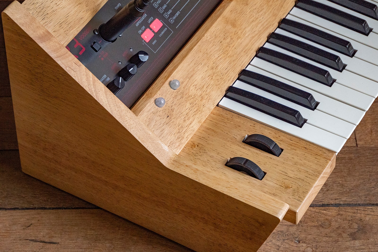 MATRIXSYNTH: Unique Korg R3 synthesizer in a custom wooden high quality ...