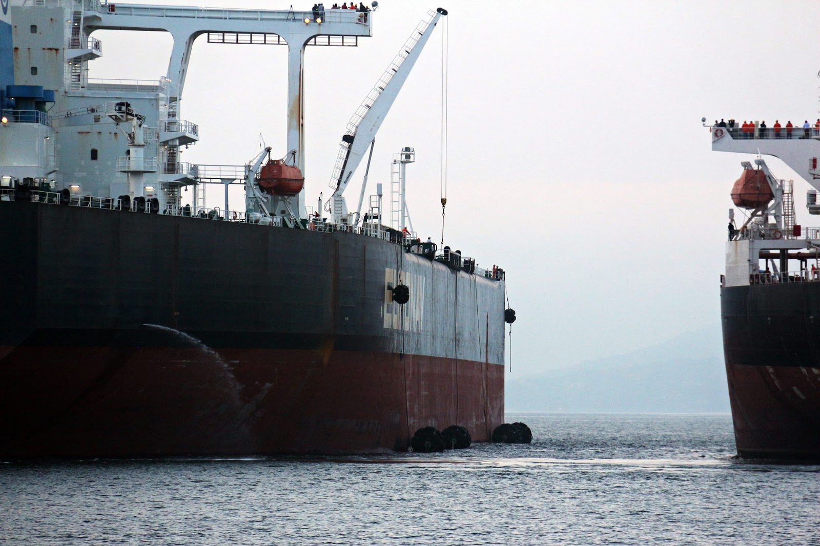 Santos Shiplovers: M/T Flandre / FNJU - VLCC em transferência STS ...