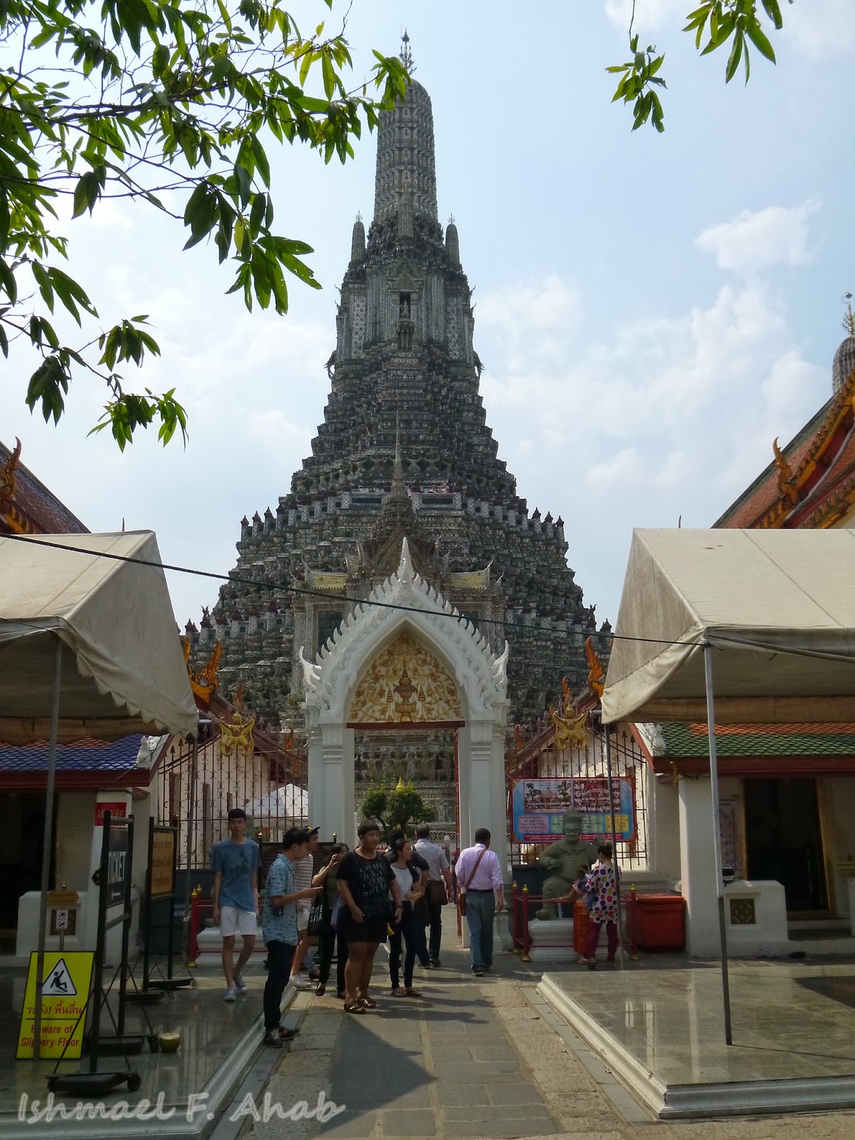 Adventures at Wat Arun: Hanging on for Dear Life |Filipino Sojourner