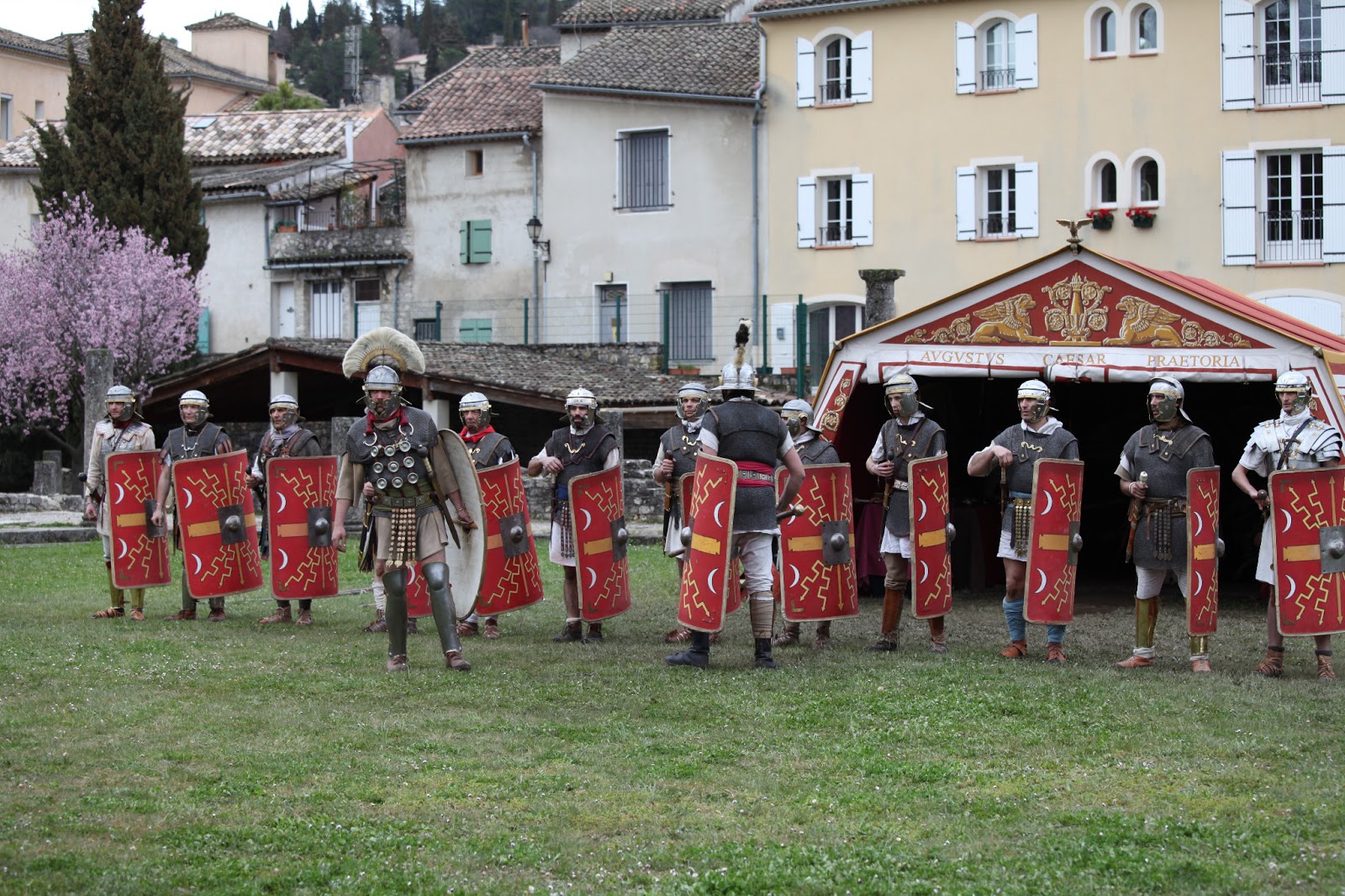 AUGUSTUS CAESAR PRAETORIA: A LA RENCONTRE DE L'EMPIRE ROMAIN 2013, UN ...