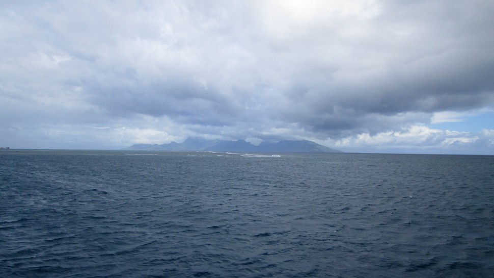 Traversée Moorea - Papeete avec le Terevau par temps gris