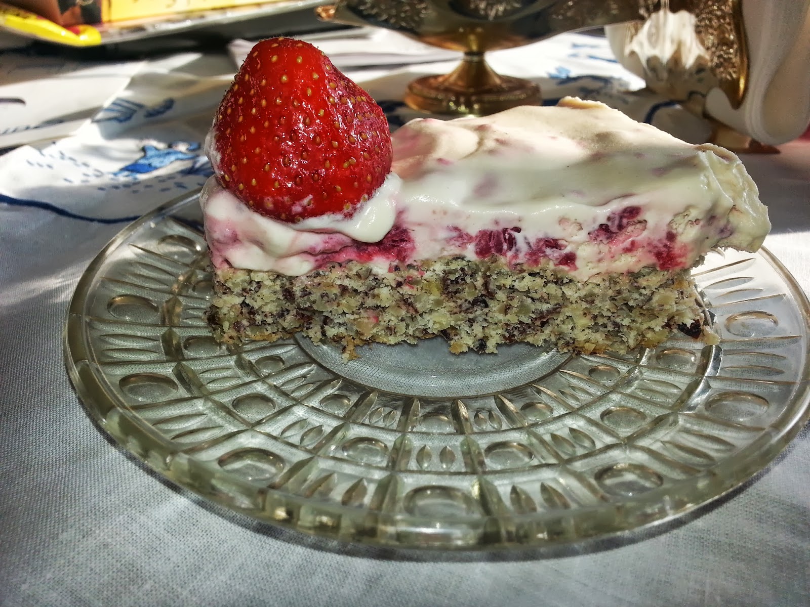 My Aussie LCHF life: LCHF raspberry ice cream cake