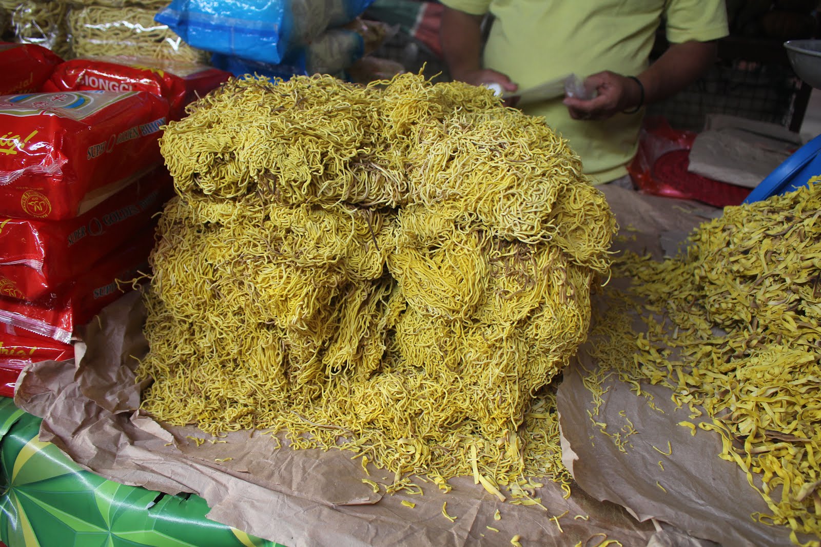 Stay, Stray, Play and Feast: Buhi Wet Market: Tilapia, Tabios and Rock ...