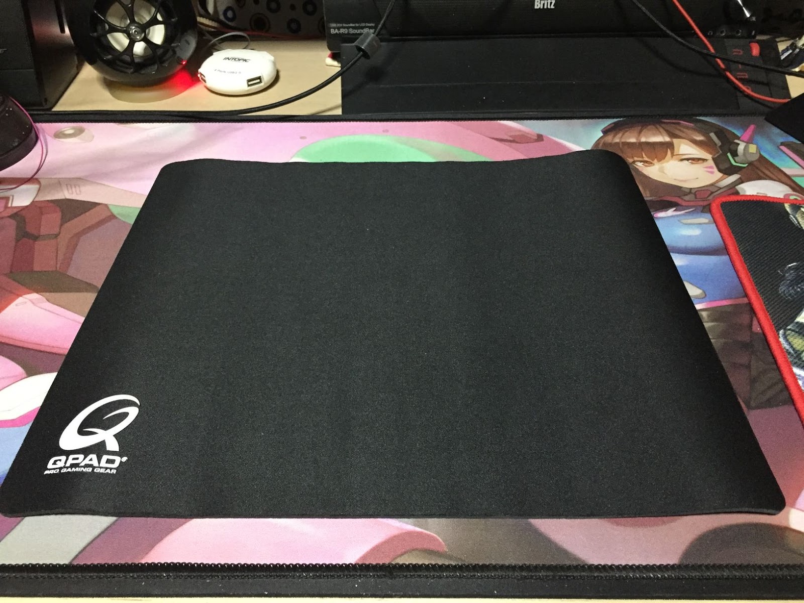 Chocolate Device2: Qpad UC V2 Pro Gaming Mouse pad