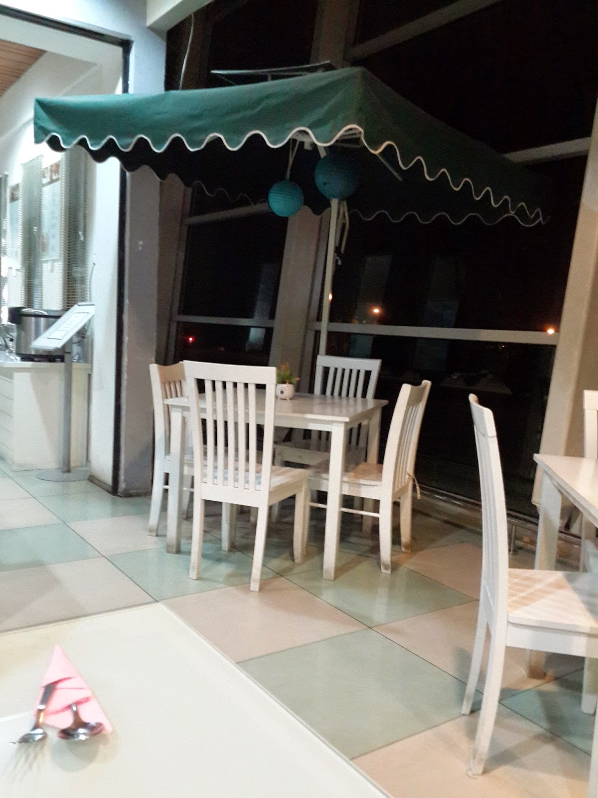 Interesting Corner of Me : Labuan Airport: S2 Café – White Furniture Cafe