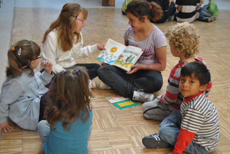 MESETA AL DIA: Contando cuentos