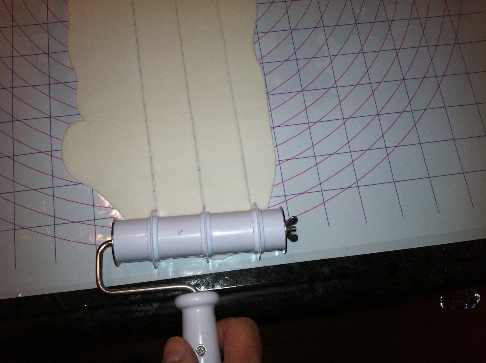 The Iced Queen: Loopy Fondant Bow