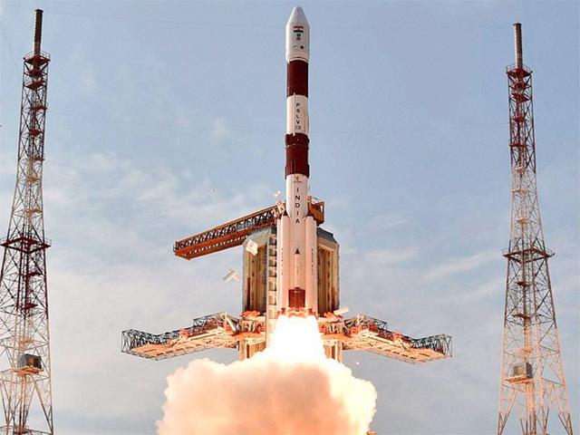 ISRO Creates Record by Launching 104 Satellites - Geek droiD