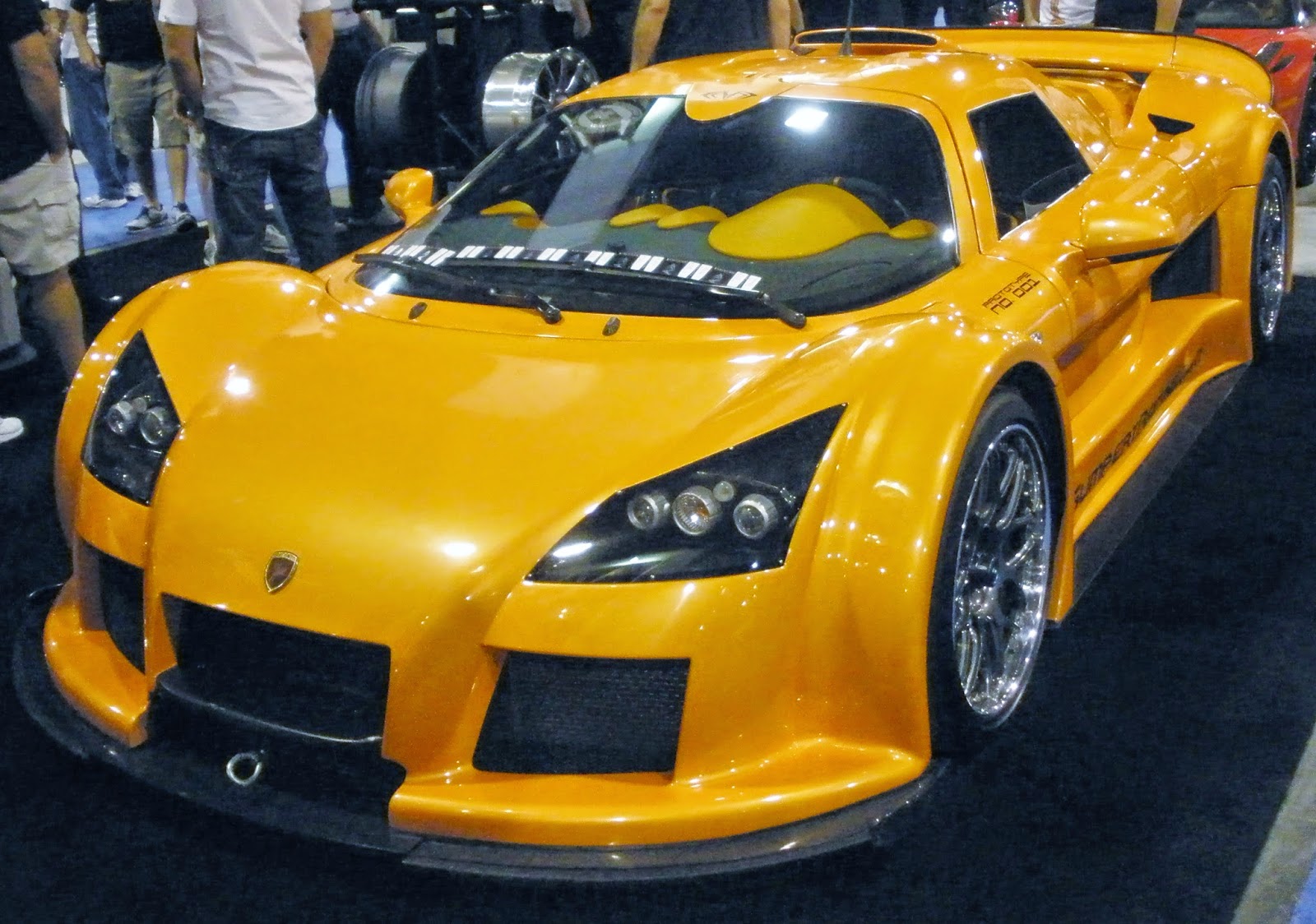 STIGZA : Gumpert Apollo Race Car