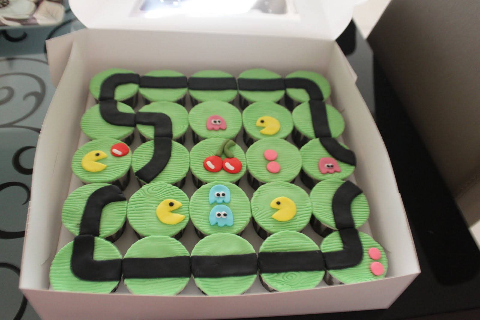 CoMeLiCiOuS: 2D cupcake