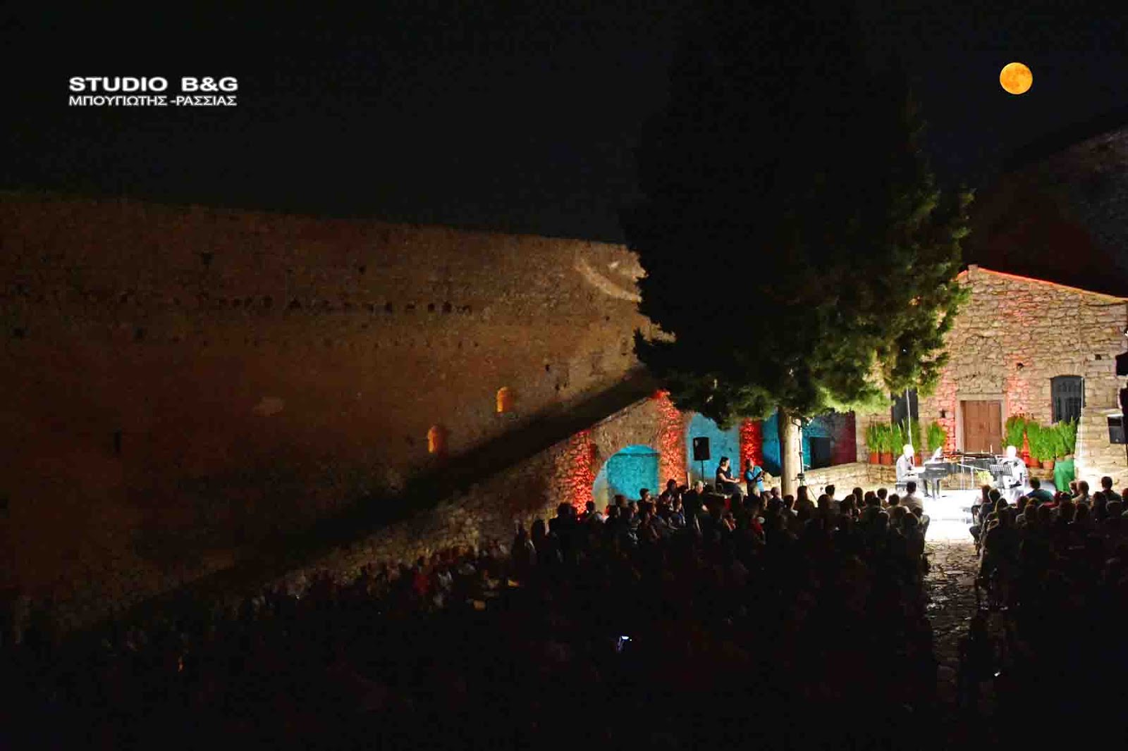 Φωτογραφία: ΚΑΛΟΚΑΙΡΙΝΕΣ ΜΟΥΣΙΚΕΣ ΔΙΑΔΡΟΜΕΣ ΜΕ ΠΑΝΣΕΛΗΝΟ ΣΤΟ ΚΑΣΤΡΟ ...