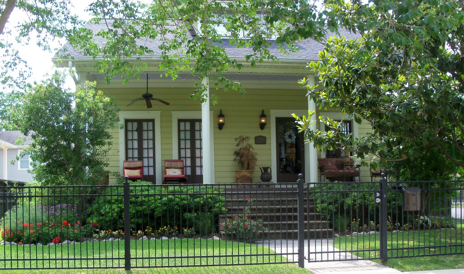 SUSAN'S COLORFUL LIFE: Colorful Yellow Houses