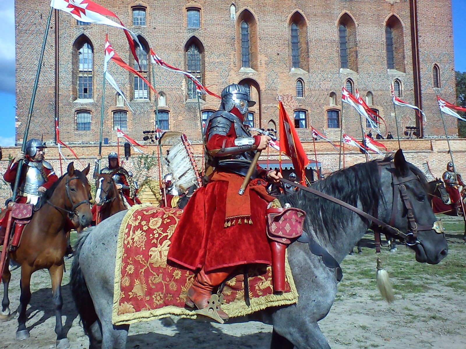 Niedzielna Inwazja: Skrzydlata Husaria