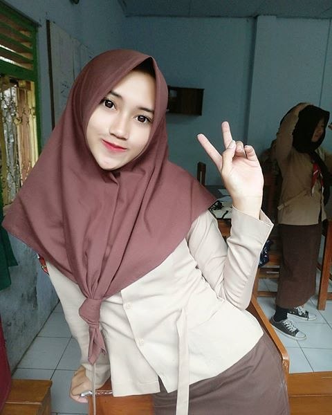 SISWI SMA DI PERKOSA TEMANNYA SENDIRI