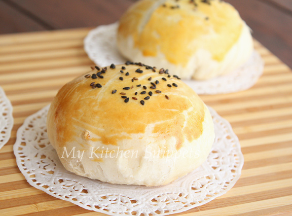 My Kitchen Snippets: Fookchow Red Bean Mooncakes