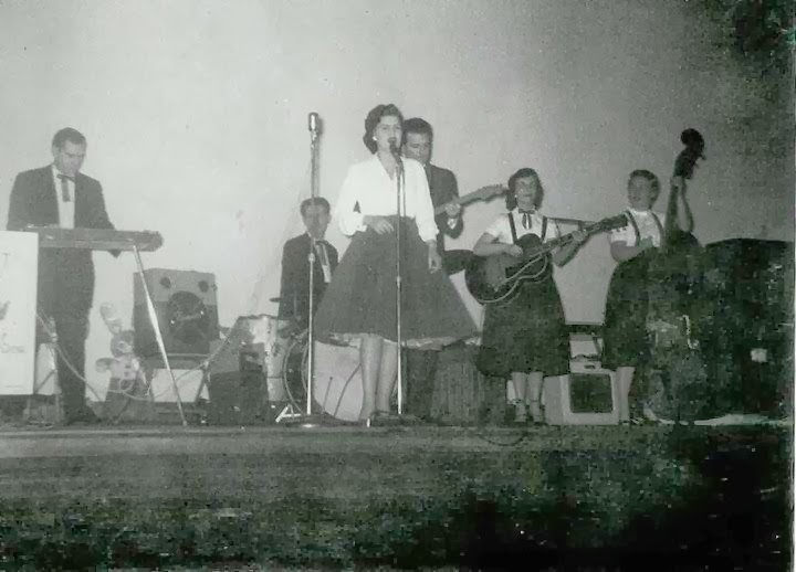 Let's Keep the 50's Spirit Alive!: Patsy Cline on stage
