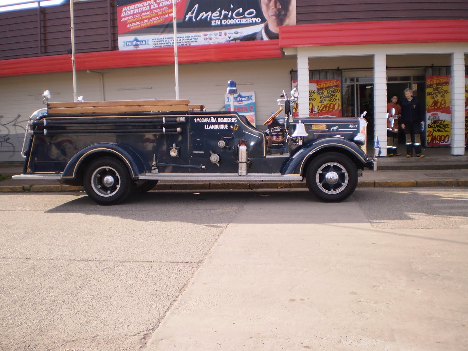 Los 60 años del carro Bomba Mack de la Primera Compañía de Bomberos de ...