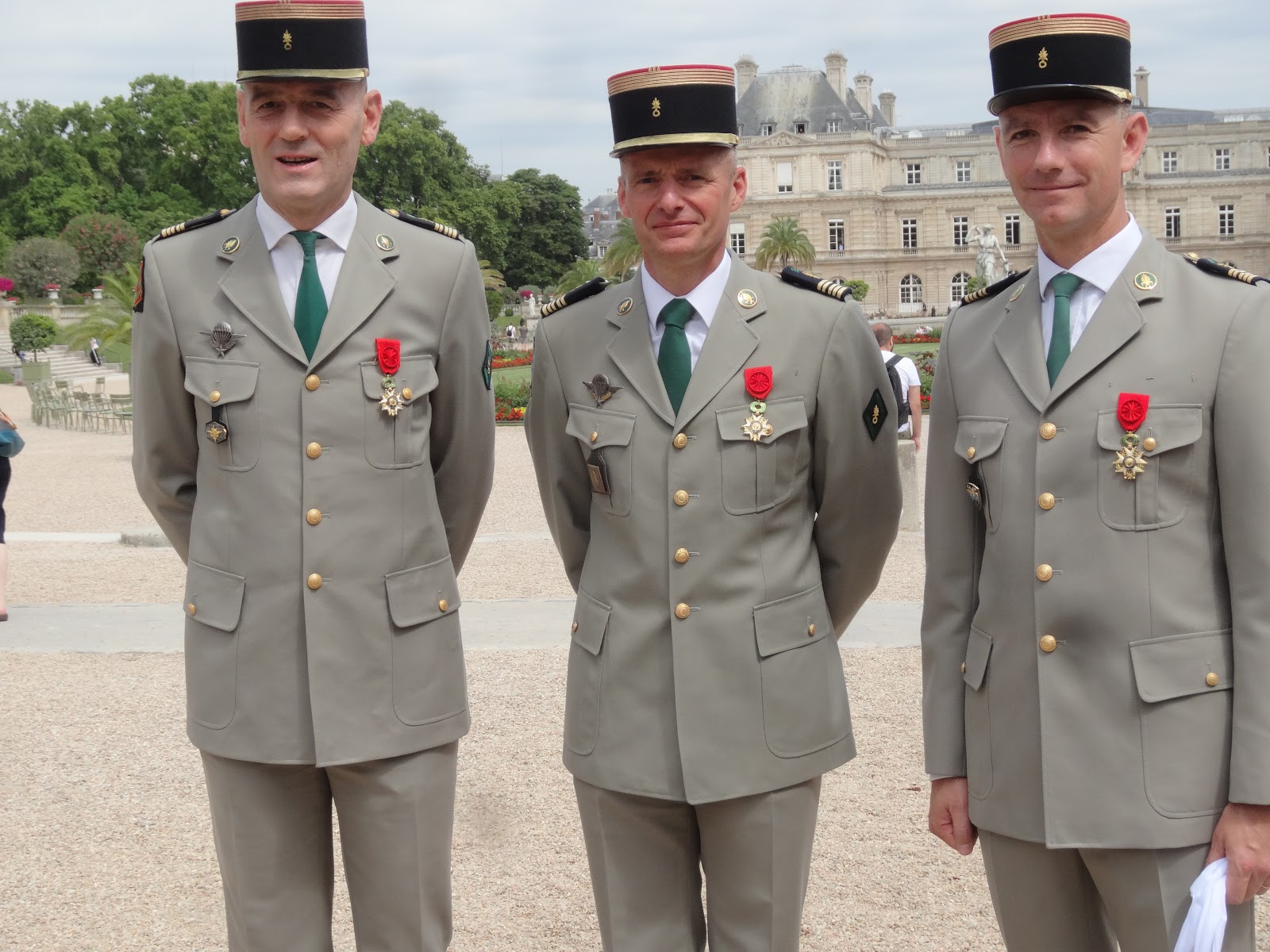 Ainsi va le monde !: Prises d'armes de la Légion au Sénat