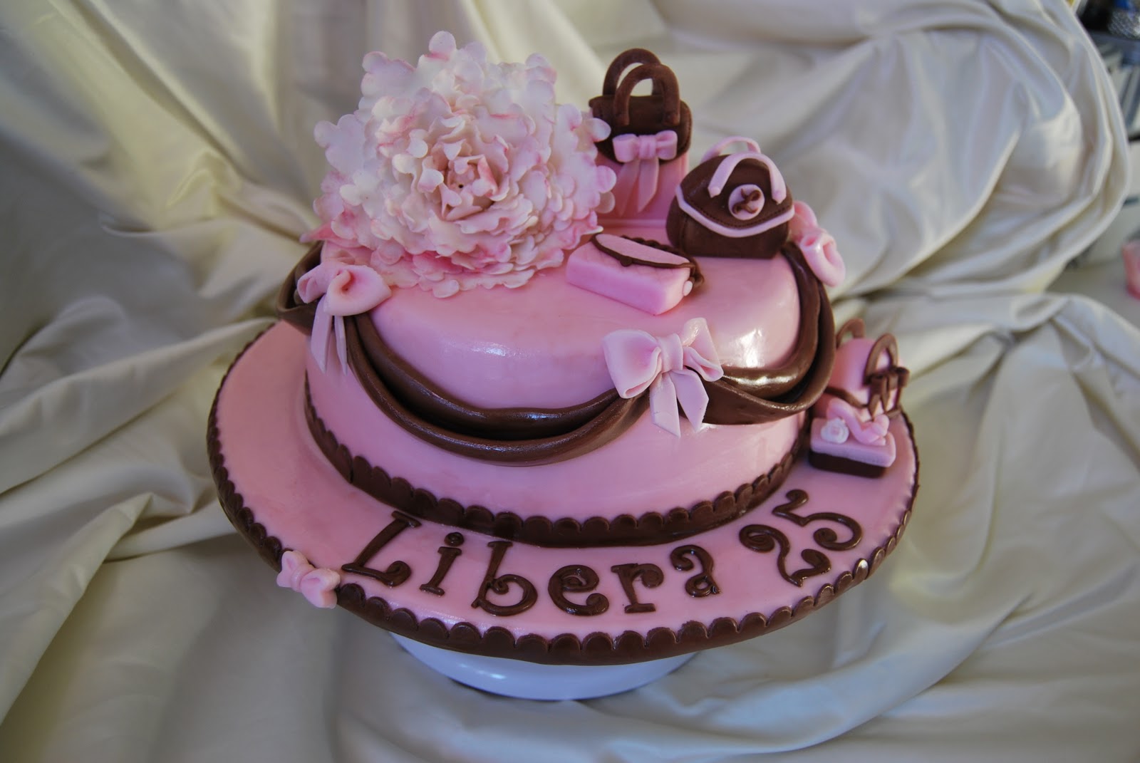 Gioielli per il palato: Peggy Porschen style bag cake