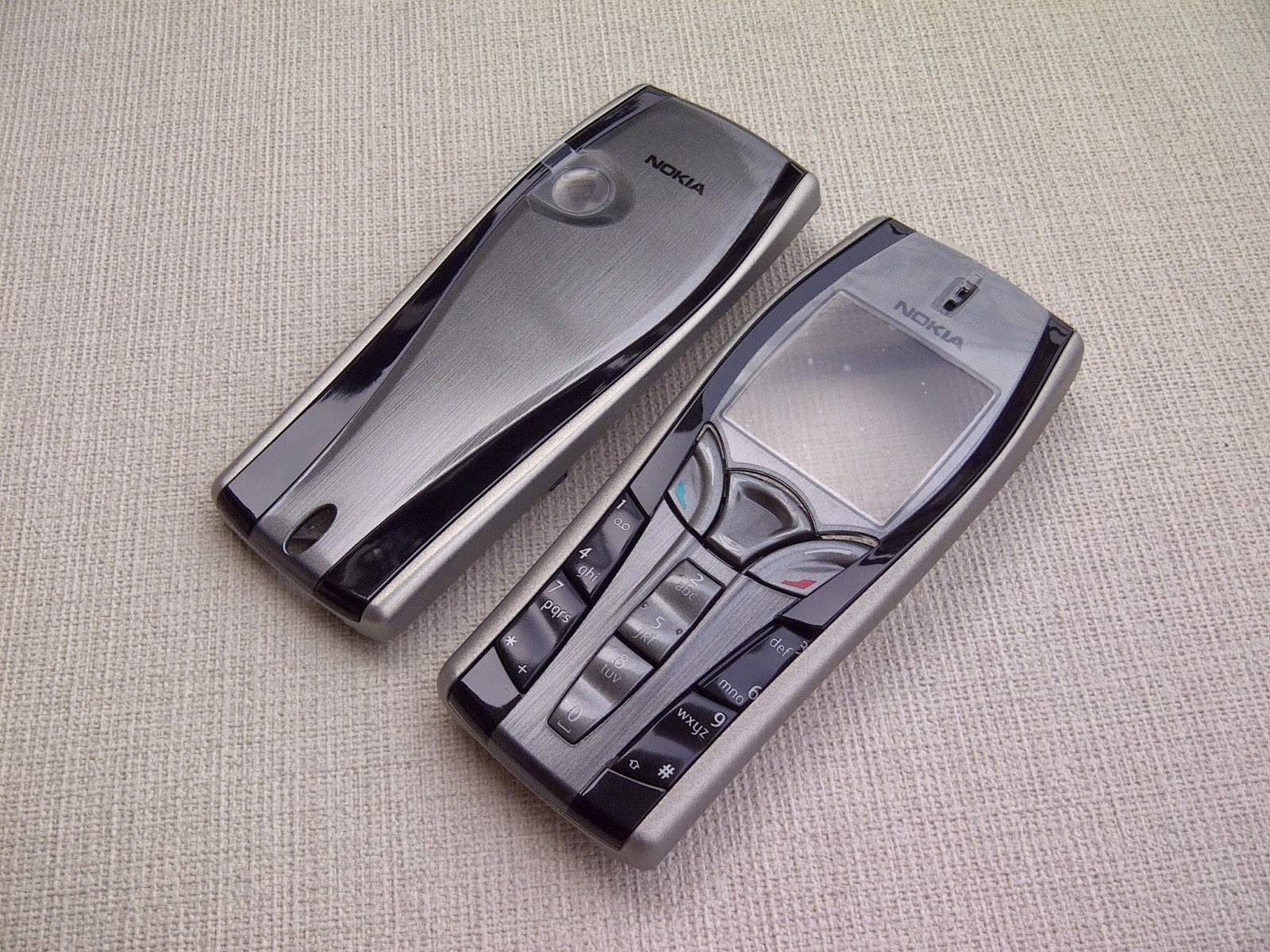 menjual casing handphone tipe lama rare item: nokia 7250