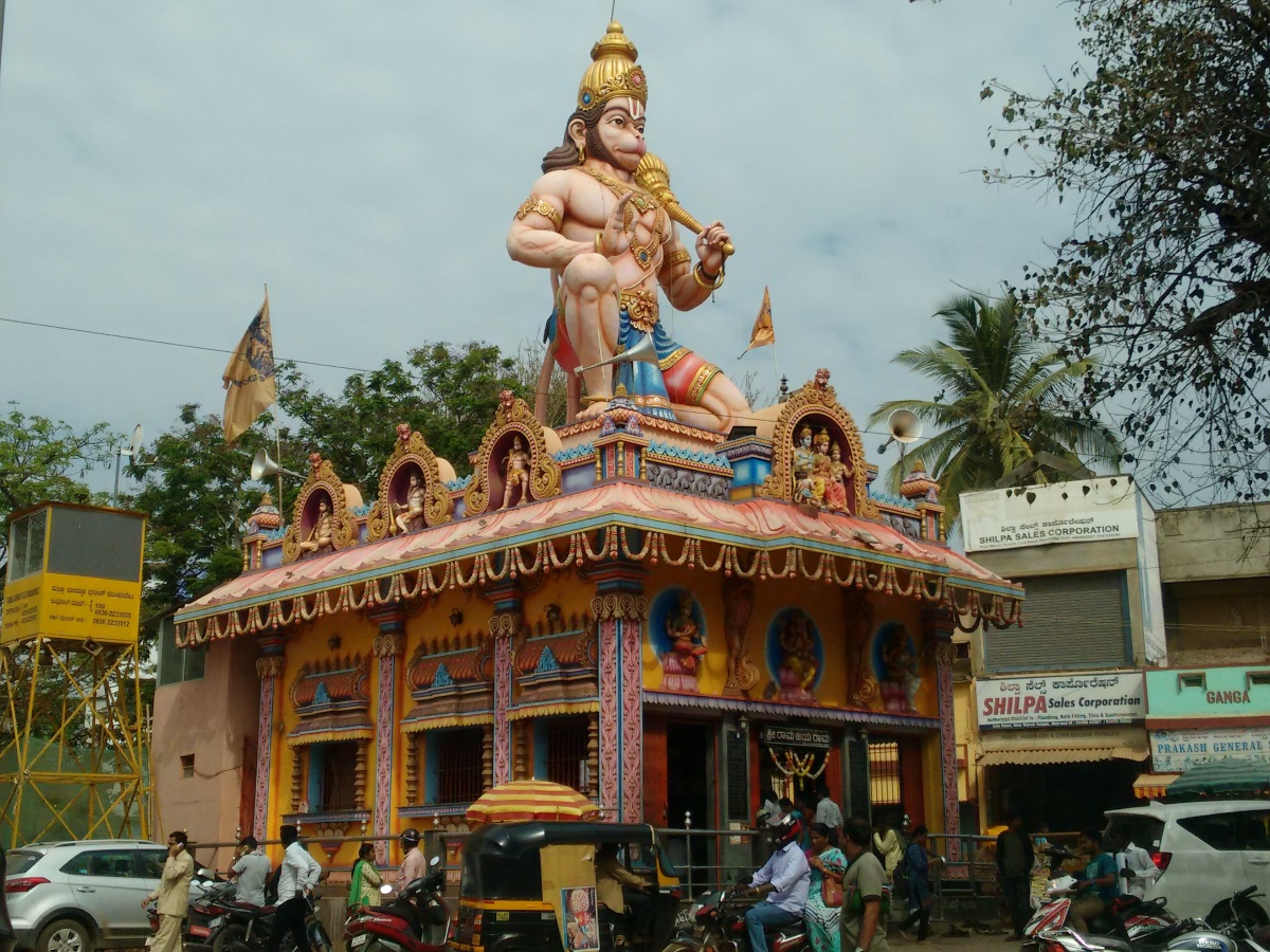 Life at Dharwad: Hanuman Mandir, Line Bazar