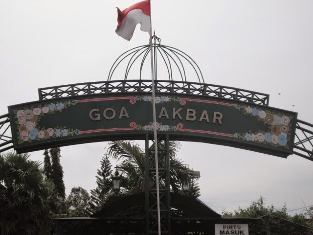 Wiyak Bumi Wiyak Langit: Menikmati Keindahan Goa Akbar Tuban