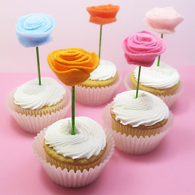 Sew Can Do: The decorated cookie's Felt Flower Toppers