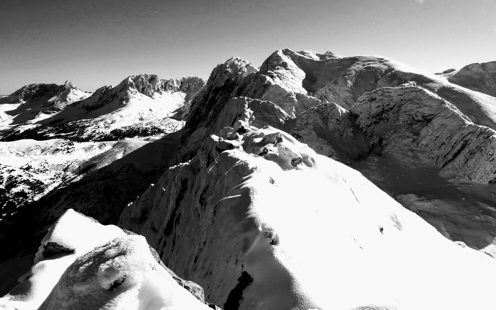MONTAÑA LEONESA: Huerto del Diablo Norte, Peñon Amenu y Pico sobre el ...
