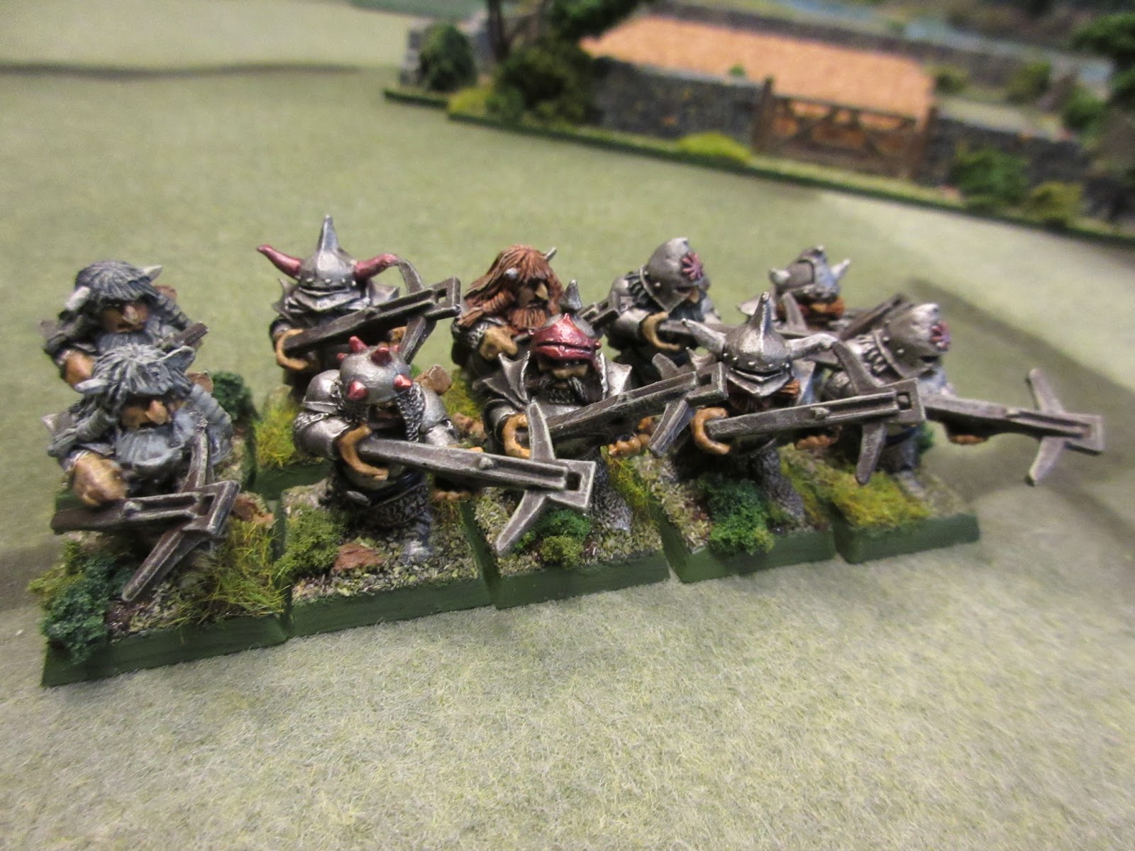 Mars-Miniatures: Dwarf Valkyries & Drunk Rangers