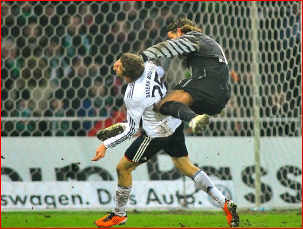 Fussball-Fouls: Die schlimmsten Fouls