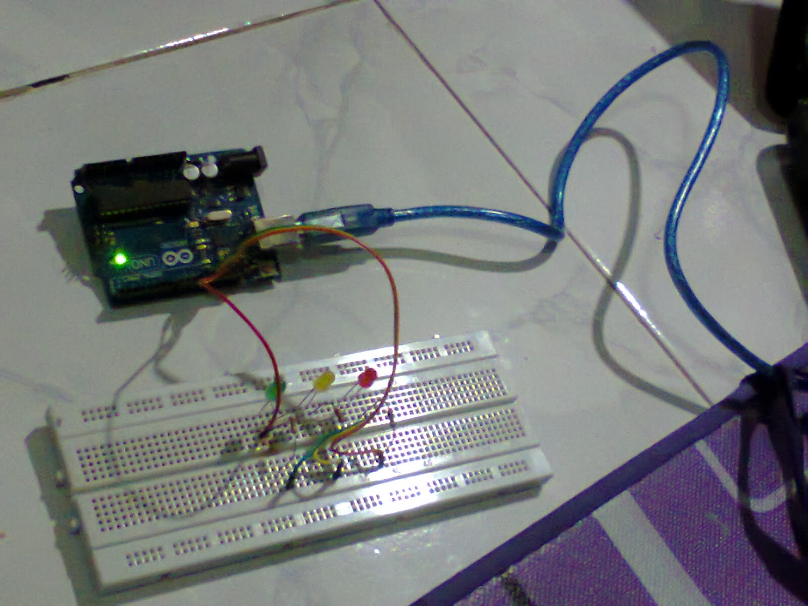 rangkaian lampu: bangjo arduino