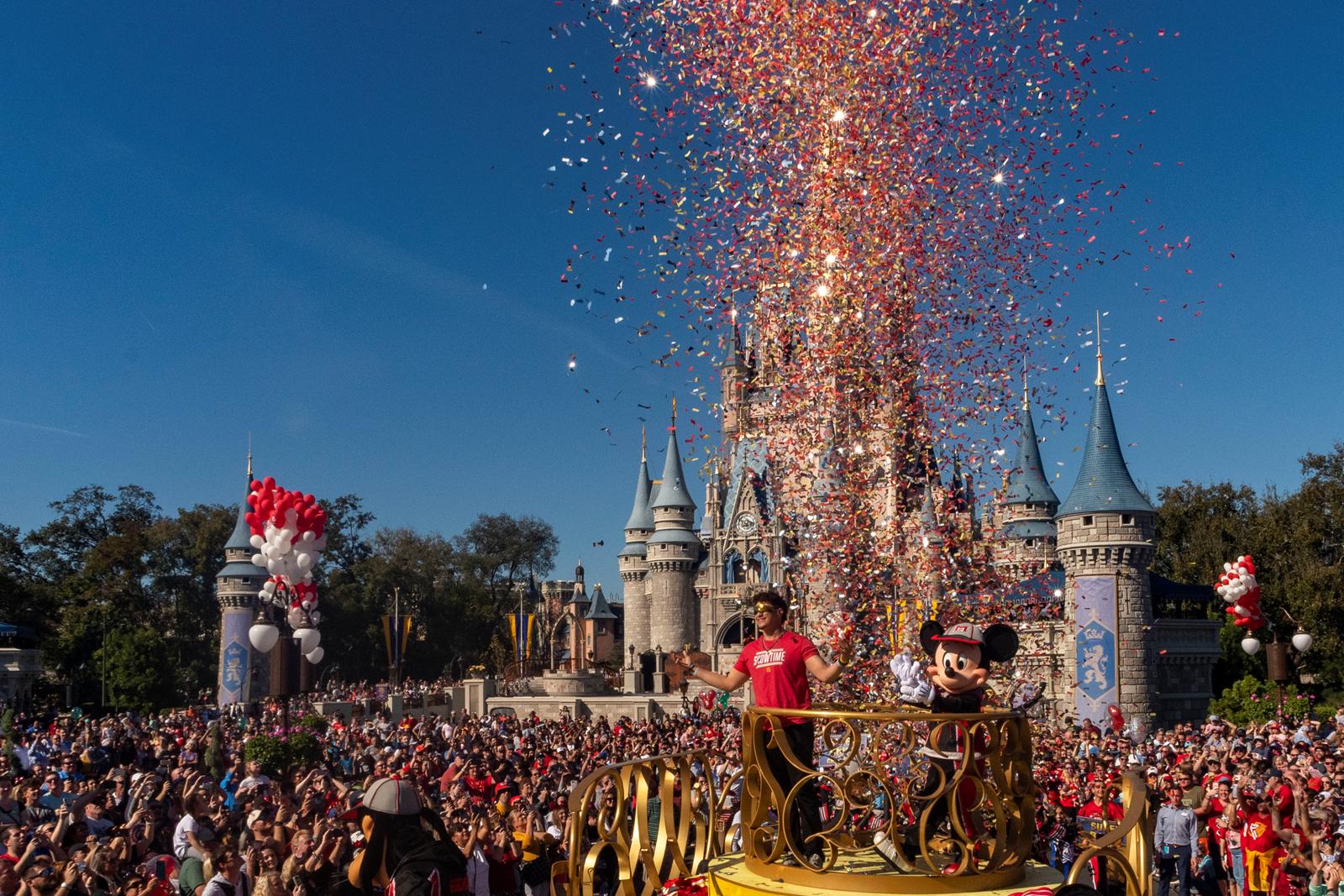Super Bowl Magic Kingdom - MVP Patrick Mahomes victory parade | Disney ...