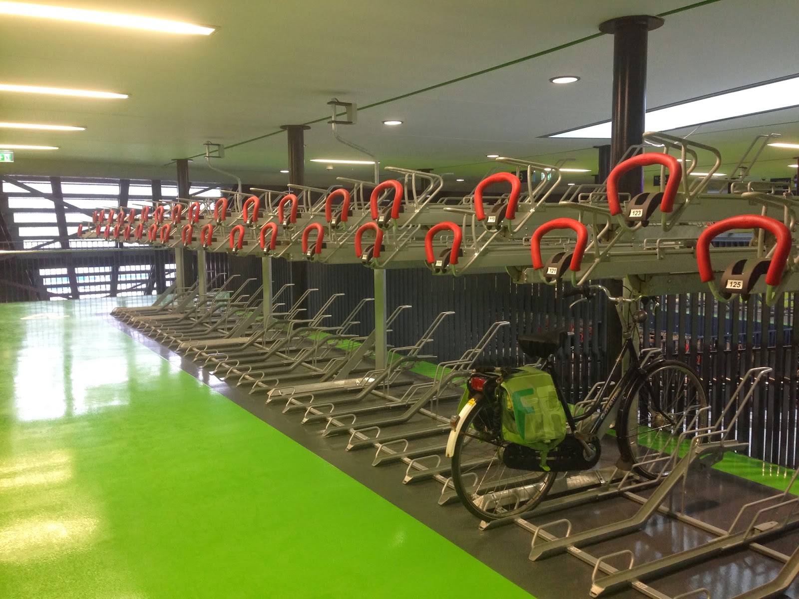 Alice in the Netherlands: Fietsenstalling Jaarbeursplein - the new huge ...