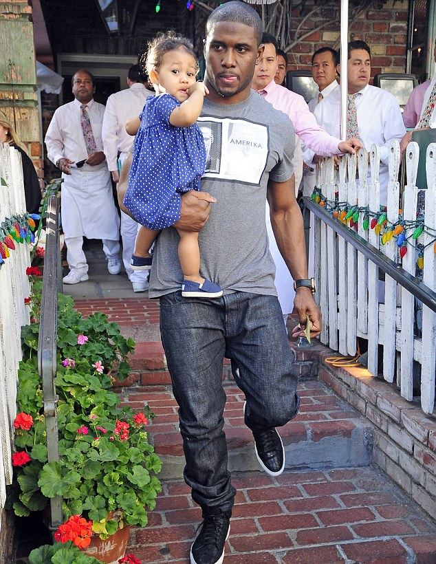 Kemi Online ♥: Reggie Bush shows off adorably cute daughter Briseis at ...