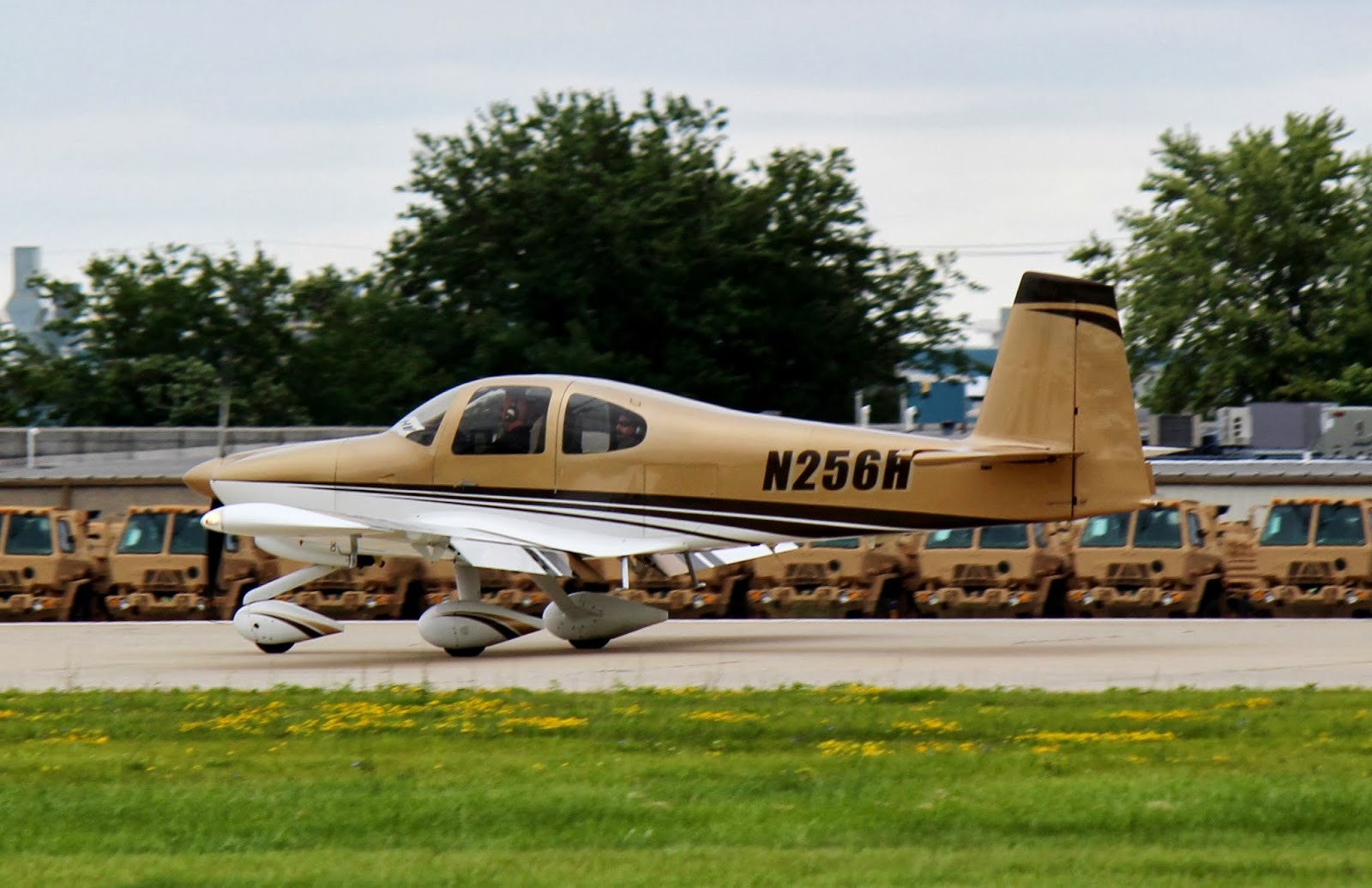 The Aero Experience: EAA AirVenture Oshkosh 2013: RVs All Around