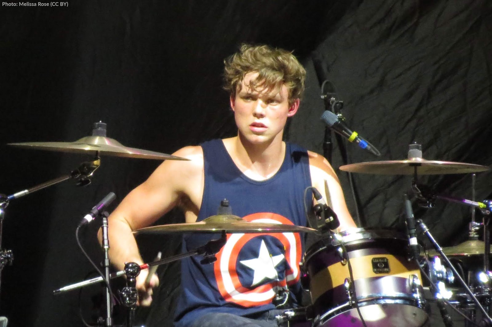 13 Celebrities Who Know What It's Like to Have Keratoconus ...