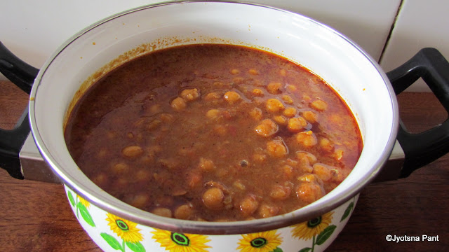 With Love from Mom's Kitchen: Chole Bhature/छोले - भटूरे