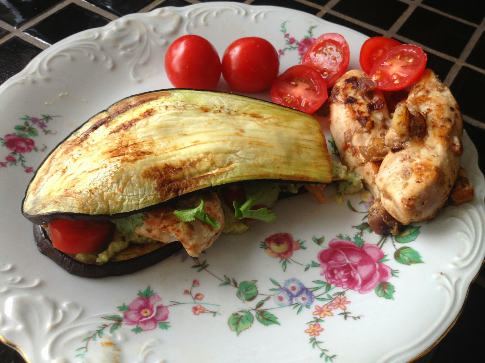 Sund er fedt - Opskrifter: Aubergine sandwich med guacamole og kylling